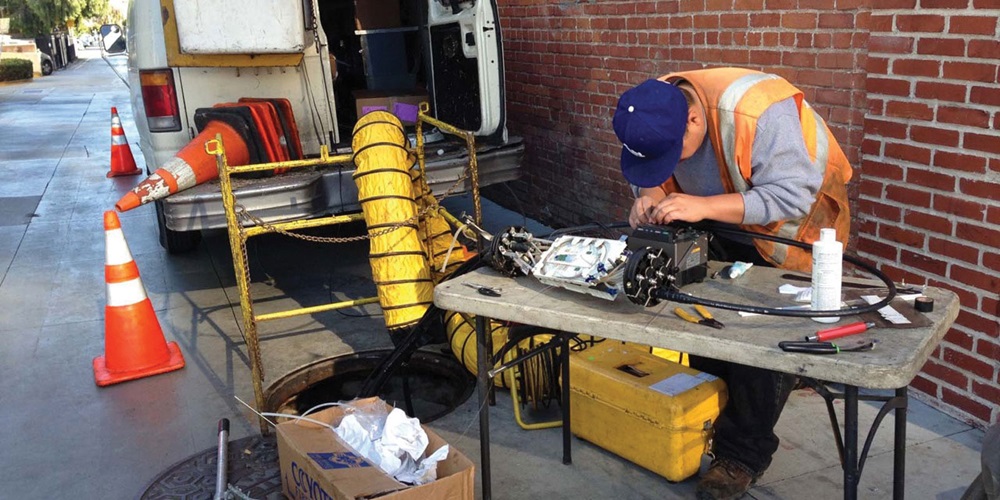 Caution Required: Fiber Optic Splicing Safety - Electrical Contractor ...