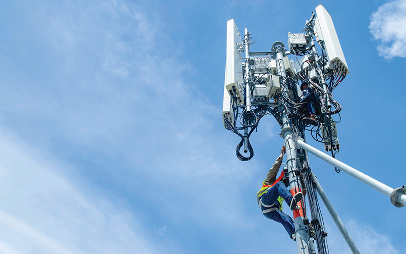 Aerial Fiber Optic Installation: Working safely in the telecom space ...