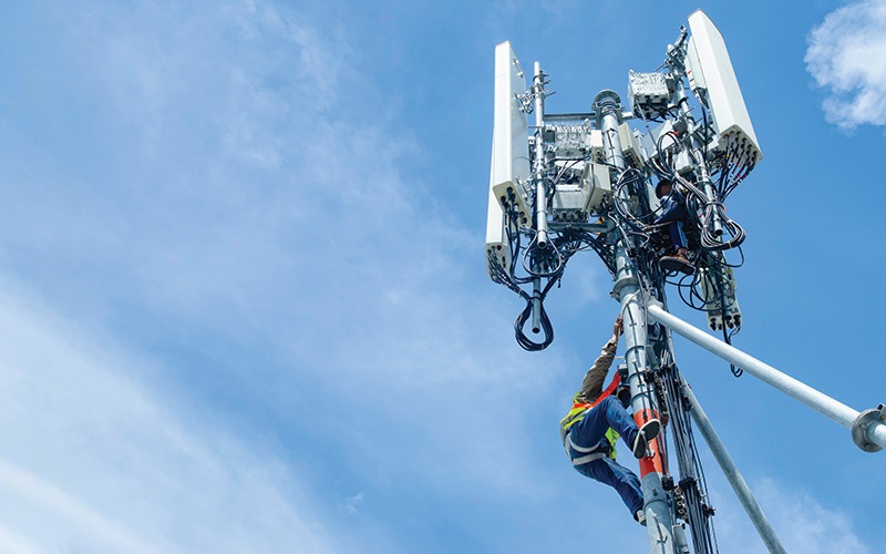 Aerial Fiber Optic Installation: Working safely in the telecom space ...